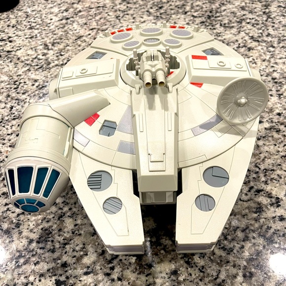 Star Wars | Toys | Star Wars Mission Fleet Deluxe Millennium Falcon ...